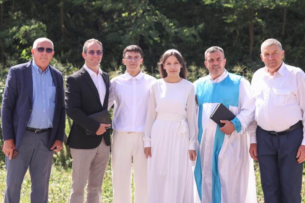 Zi de sărbătoare la Betel Crivadia – Botez Nou Testamental ...