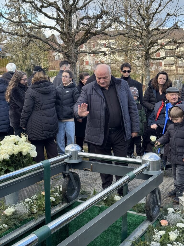 Astăzi a avut loc înmormântarea sorei Anuța Faur, soția pastorului Tică ...